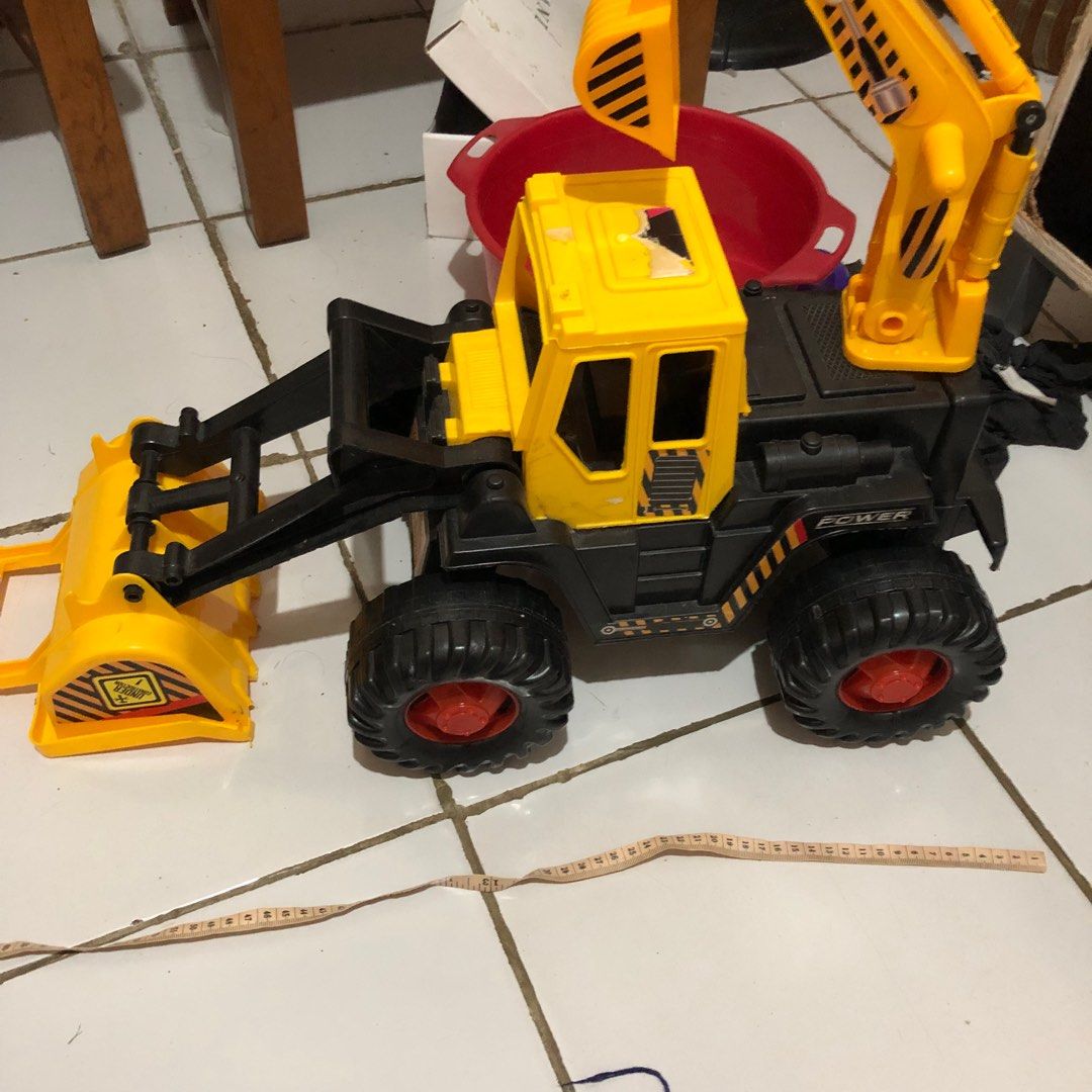 Mainan eskavator besar beko, Bayi & Anak, Mainan & Baby Walker di Carousell