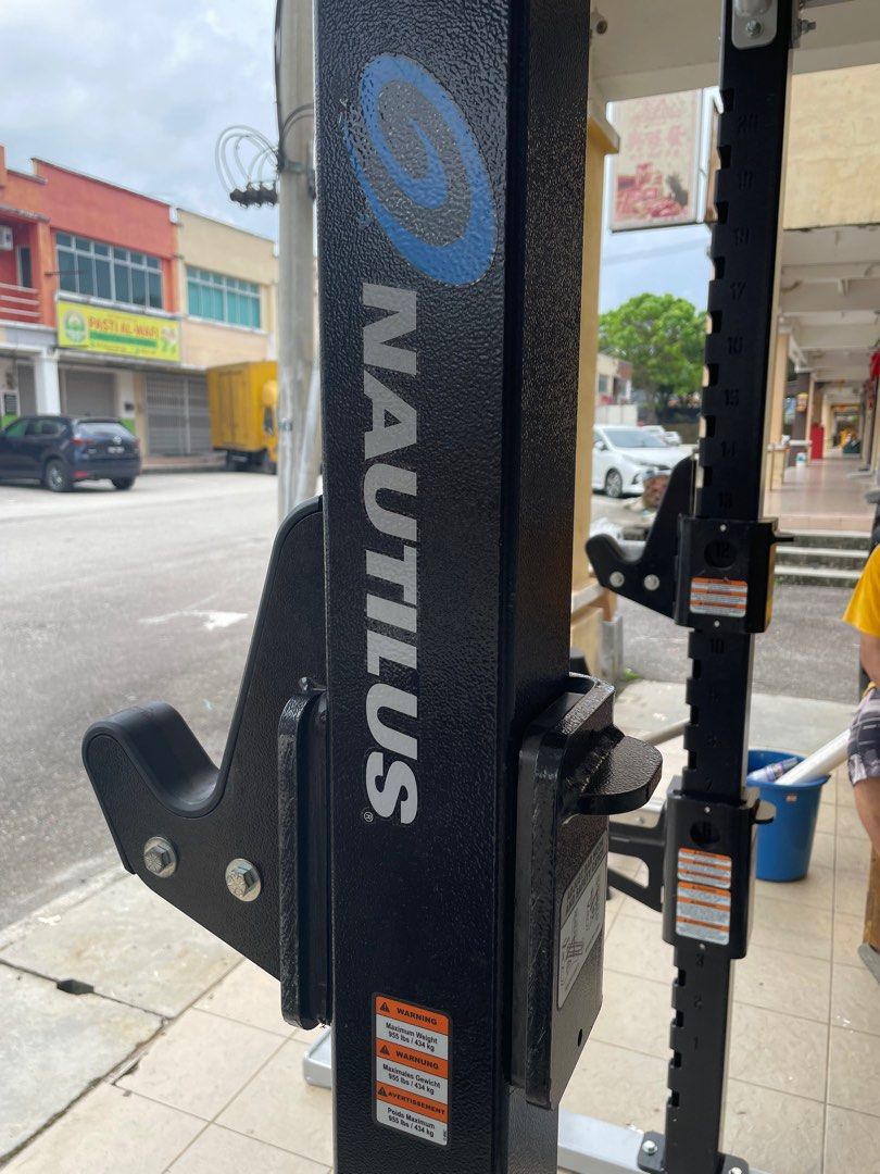 Nautilus USA half rack Squat Rack gym strength, Sports Equipment ...