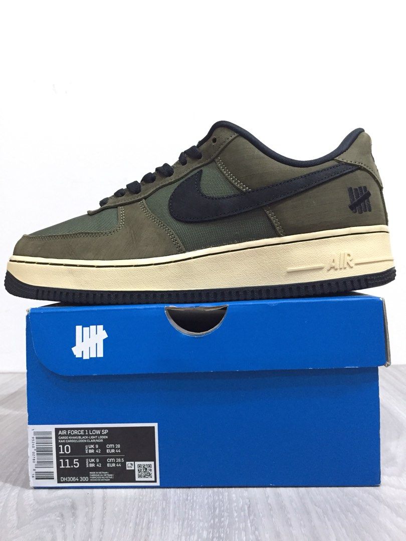 Nike Air Force 1 x Undefeated, 他的時尚, 鞋類, 運動鞋、球鞋在旋轉拍賣