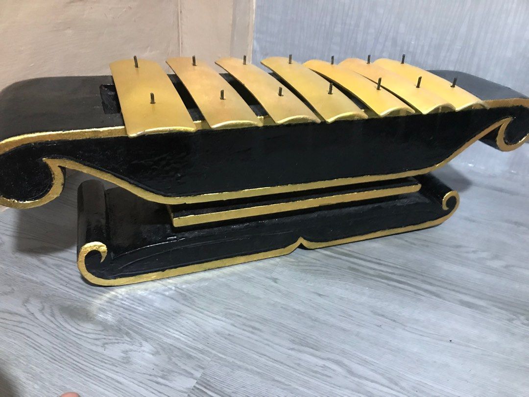 Old Gamelan saron, Hobbies & Toys, Music & Media, Musical Instruments ...
