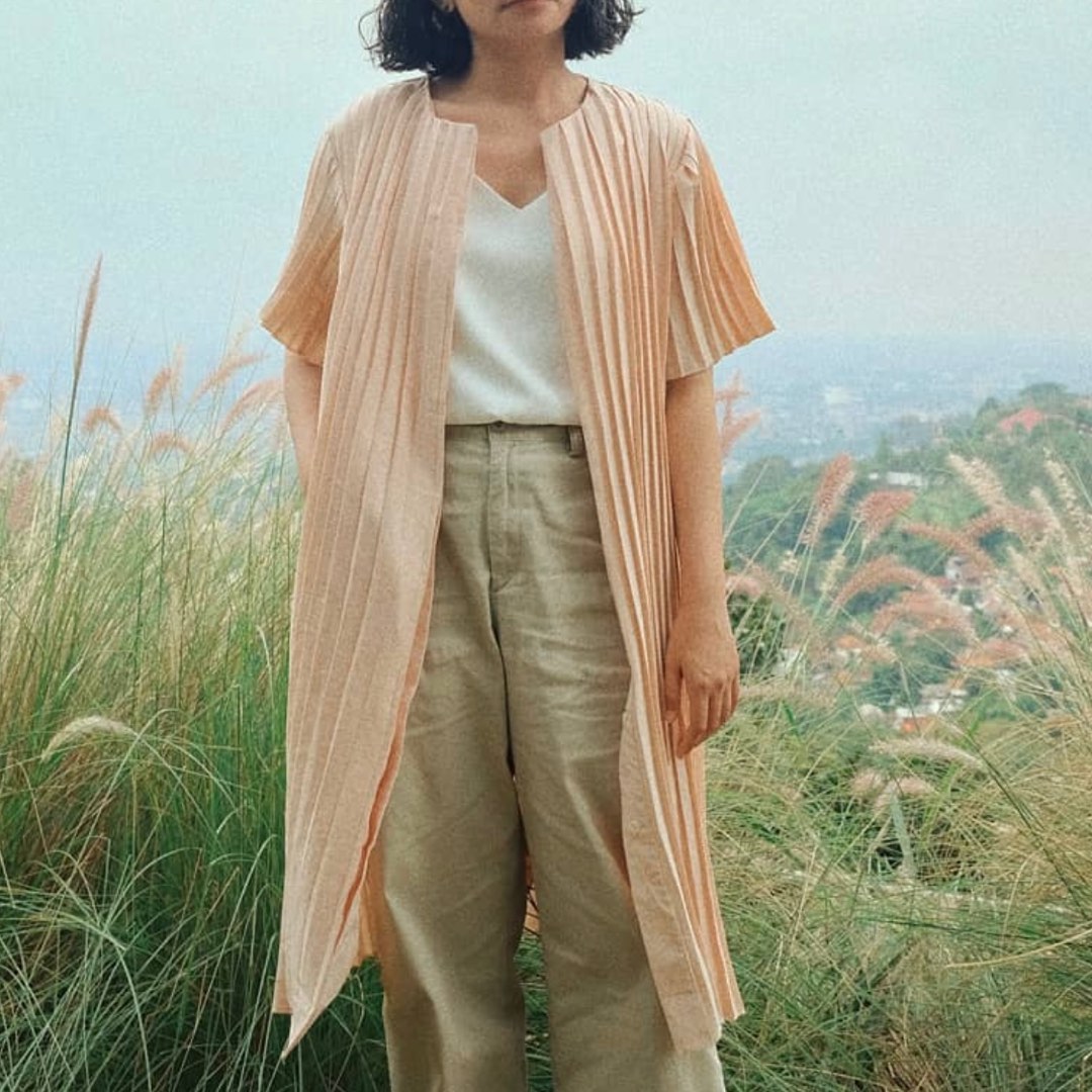 Outer Pleats Peach Pink Salem Cream, Fesyen Wanita, Pakaian Wanita ...