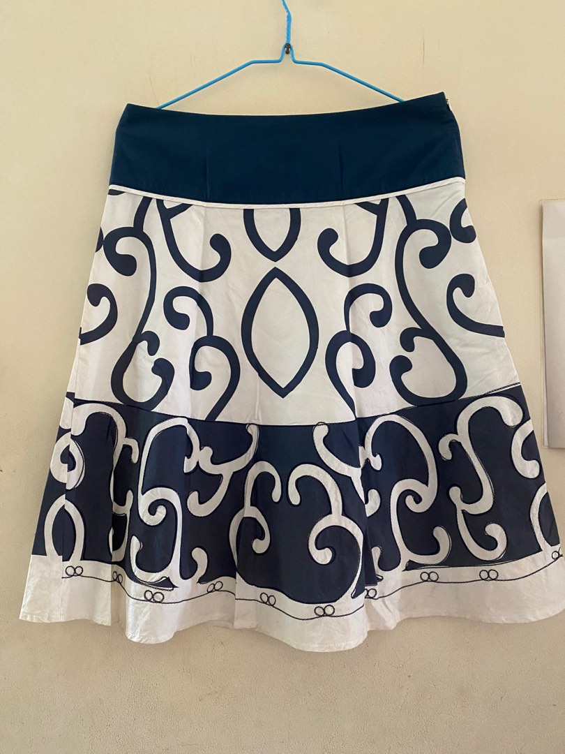 Rok motif biru tua, Fesyen Wanita, Pakaian Wanita, Gaun & Rok di Carousell