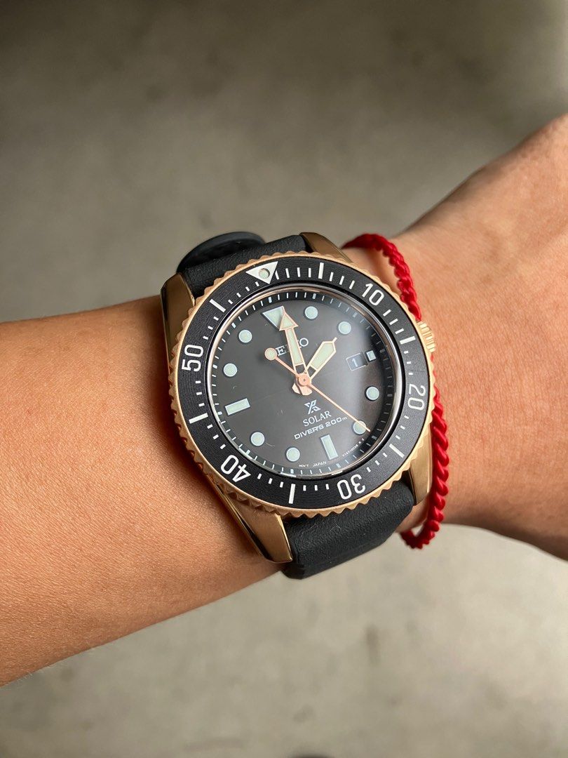Seiko SNE586 Rose Gold Solar Quartz Diver, Men's Fashion, Watches ...