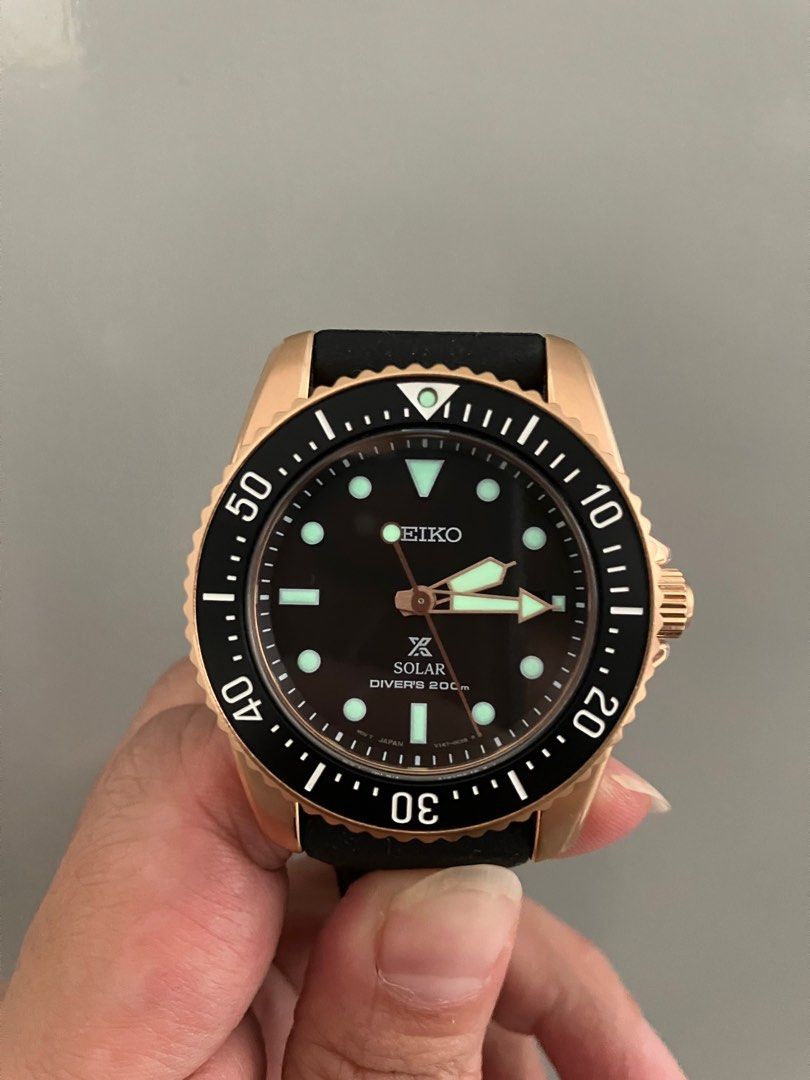 Seiko SNE586 Rose Gold Solar Quartz Diver, Men's Fashion, Watches ...