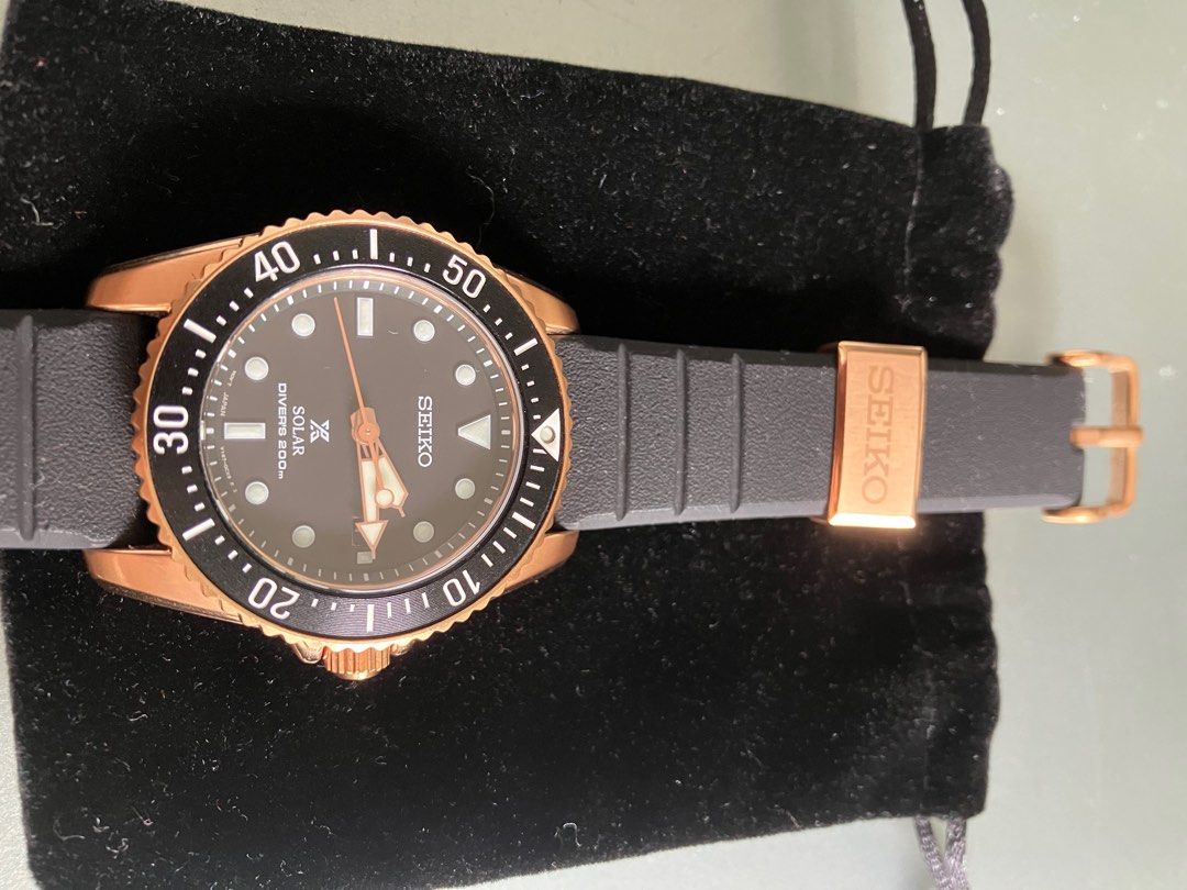 Seiko SNE586 Rose Gold Solar Quartz Diver, Men's Fashion, Watches ...