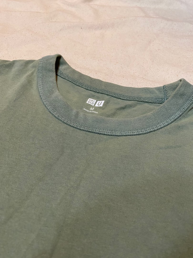 Uniqlo U系列 T 短袖 素T 軍綠 深綠 穿搭 優衣褲, 他的時尚, 上衣與西裝, T恤、Polo衫在旋轉拍賣
