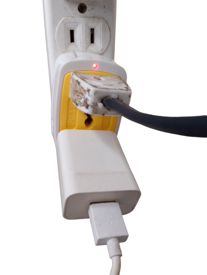 UNIVERSAL AC ADAPTER 4-WAY SOCKET PLUG, 800W 10A 250V RANDOM COLOR ...