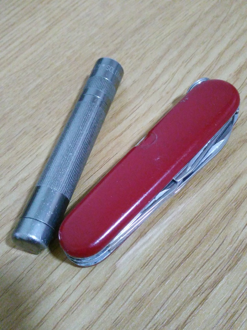 (RESERVED) VINTAGE Victorinox - Swiss Army Knife RECRUIT & Maglite ...