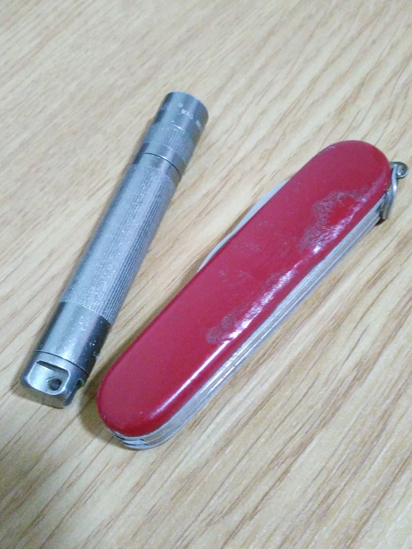(RESERVED) VINTAGE Victorinox - Swiss Army Knife RECRUIT & Maglite ...