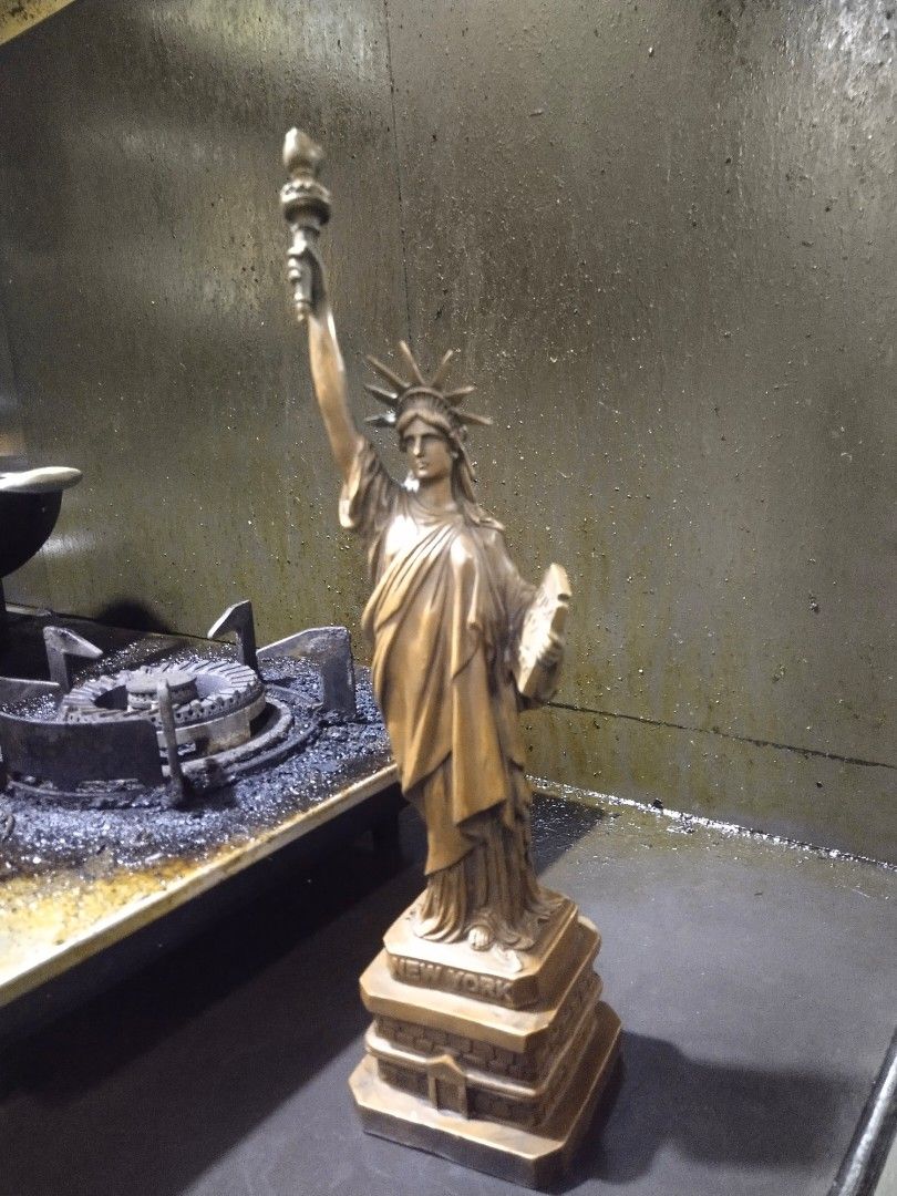 Brass statue of liberty display on Carousell