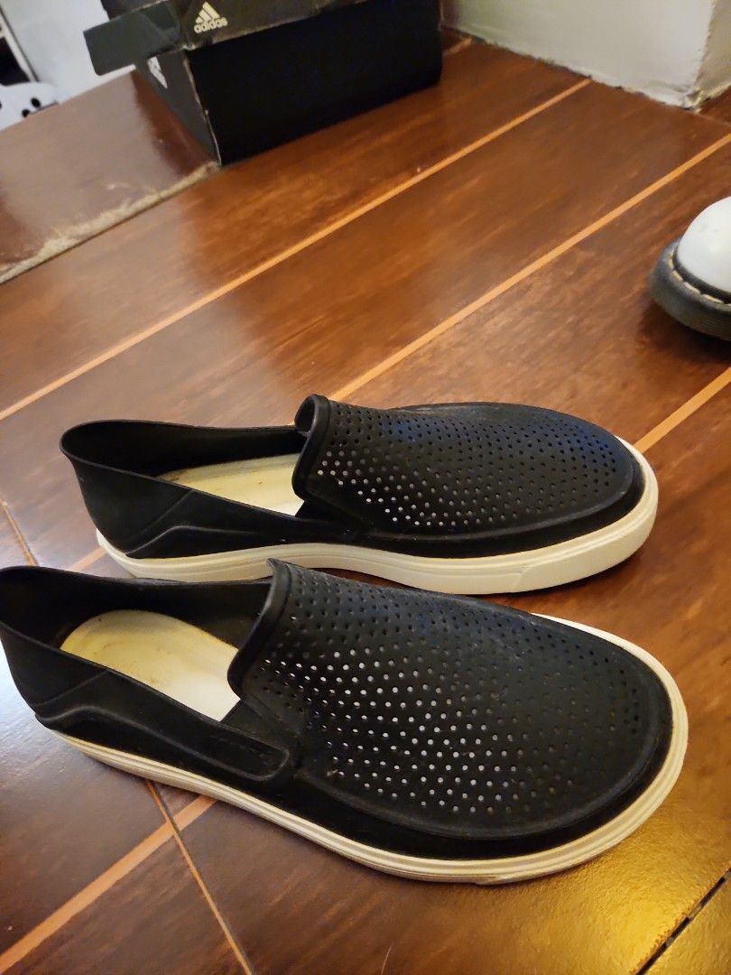 Cross shoes on Carousell