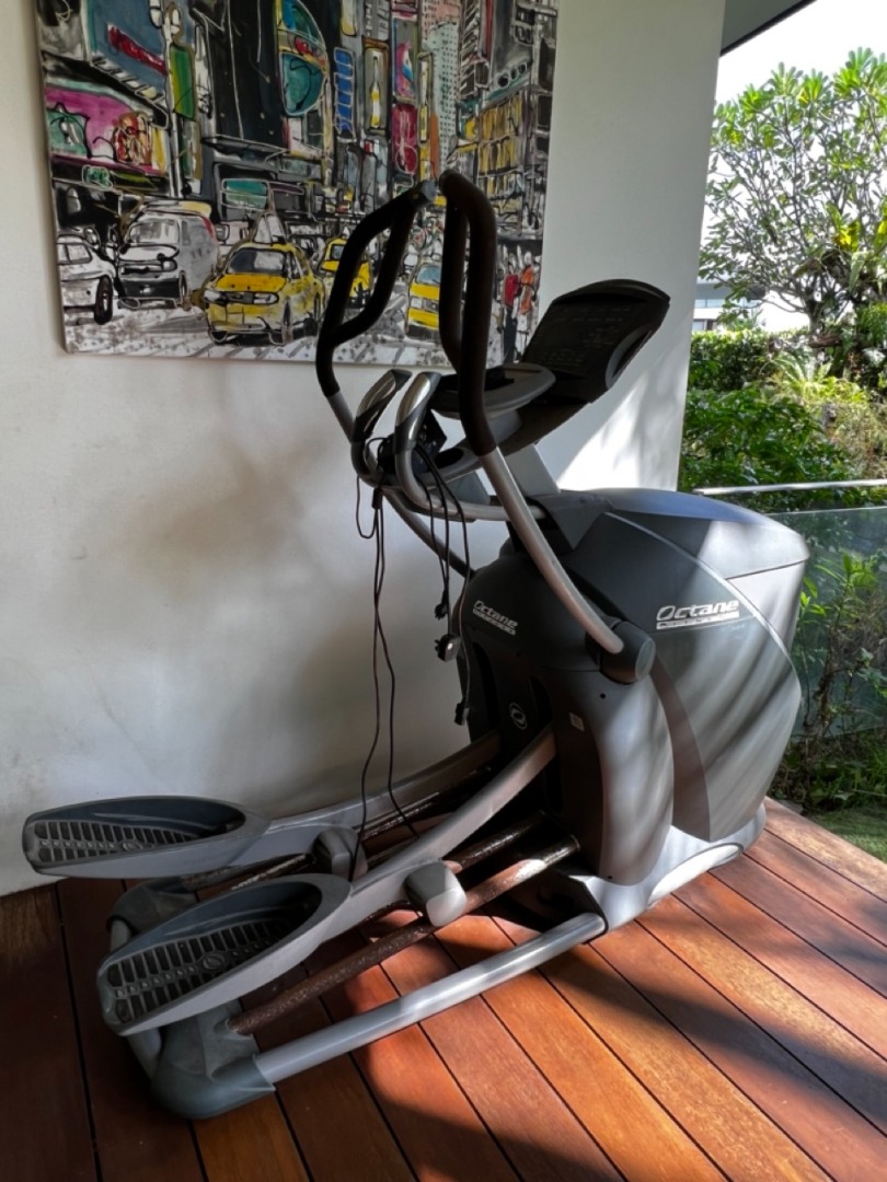 FREE - Elliptical machine (Octane Fitness), Sports Equipment, Exercise ...