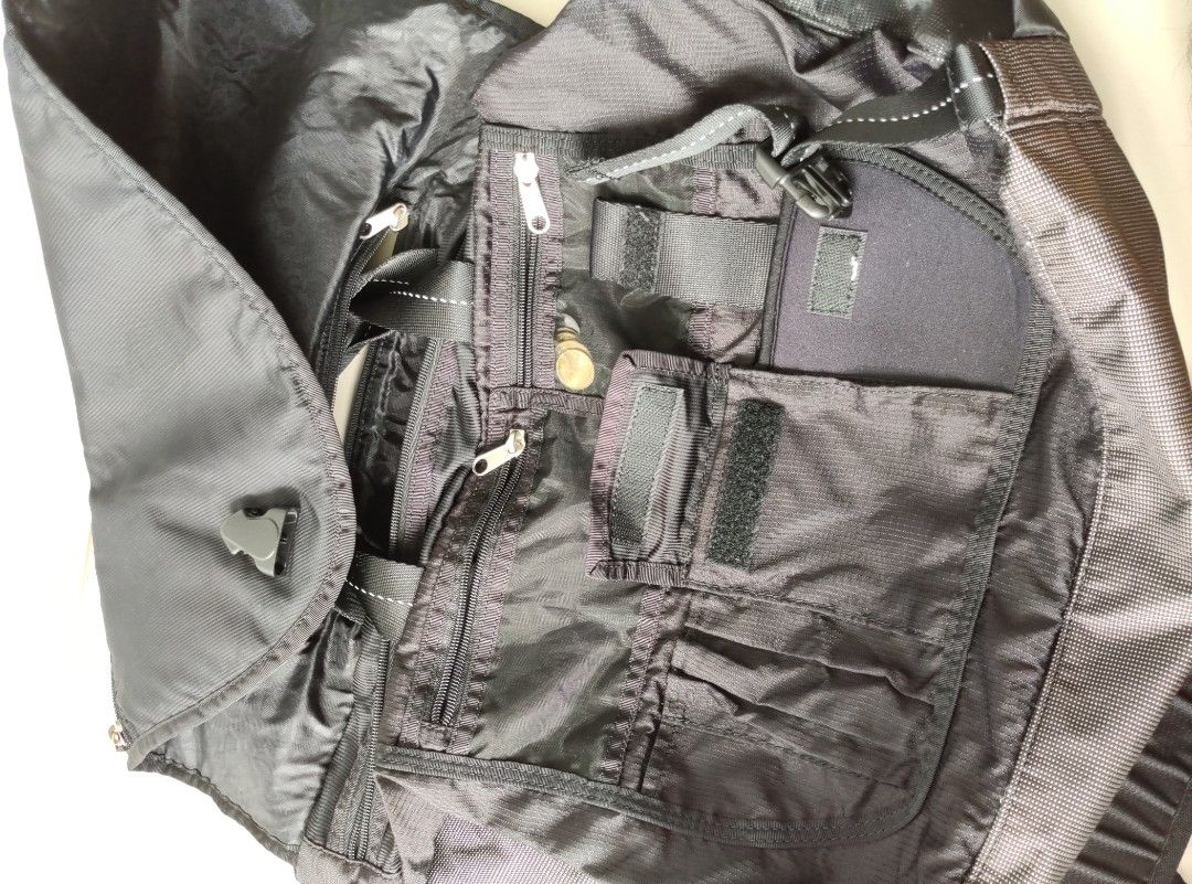 gravis cross body messanger bag, Men's Fashion, Bags, Sling Bags on ...