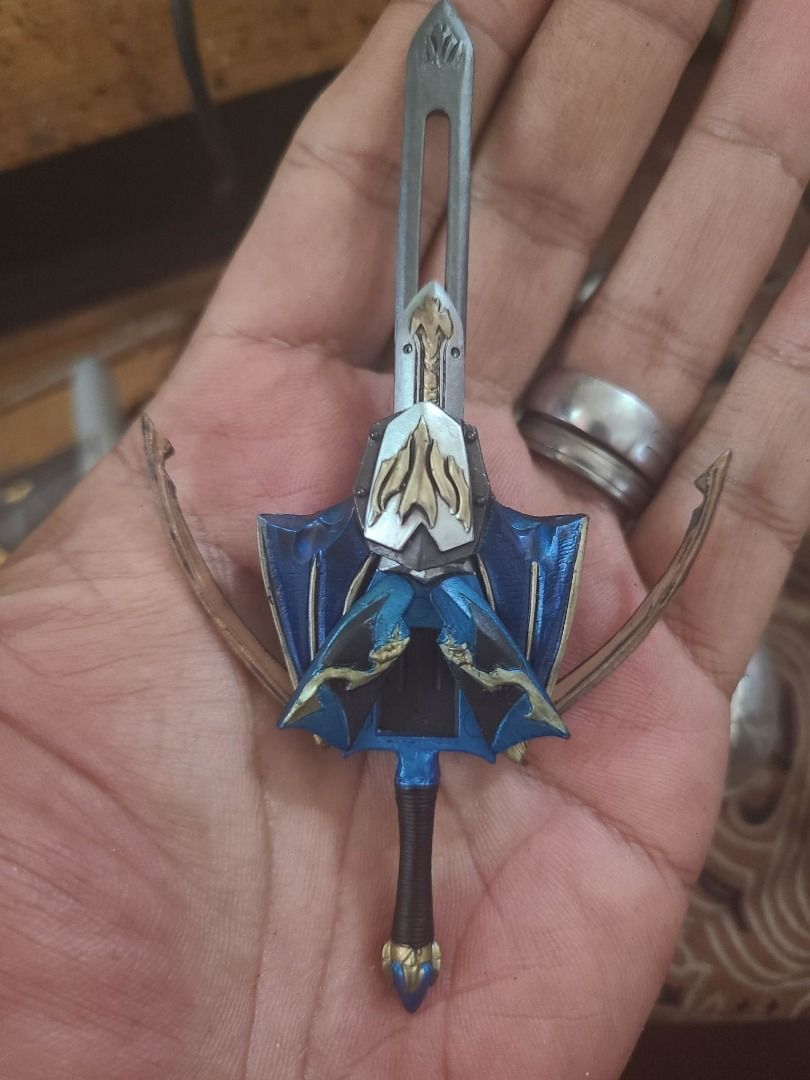 Kamen Rider Knight Winged Summoning Sword Darkvisor, Hobbies & Toys ...