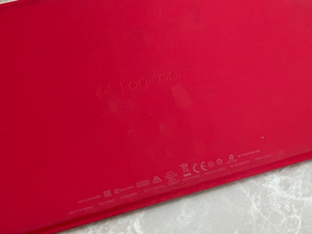 Logitech keys-to-go in Red. Ultralight and Ultrathin / Bluetooth ...