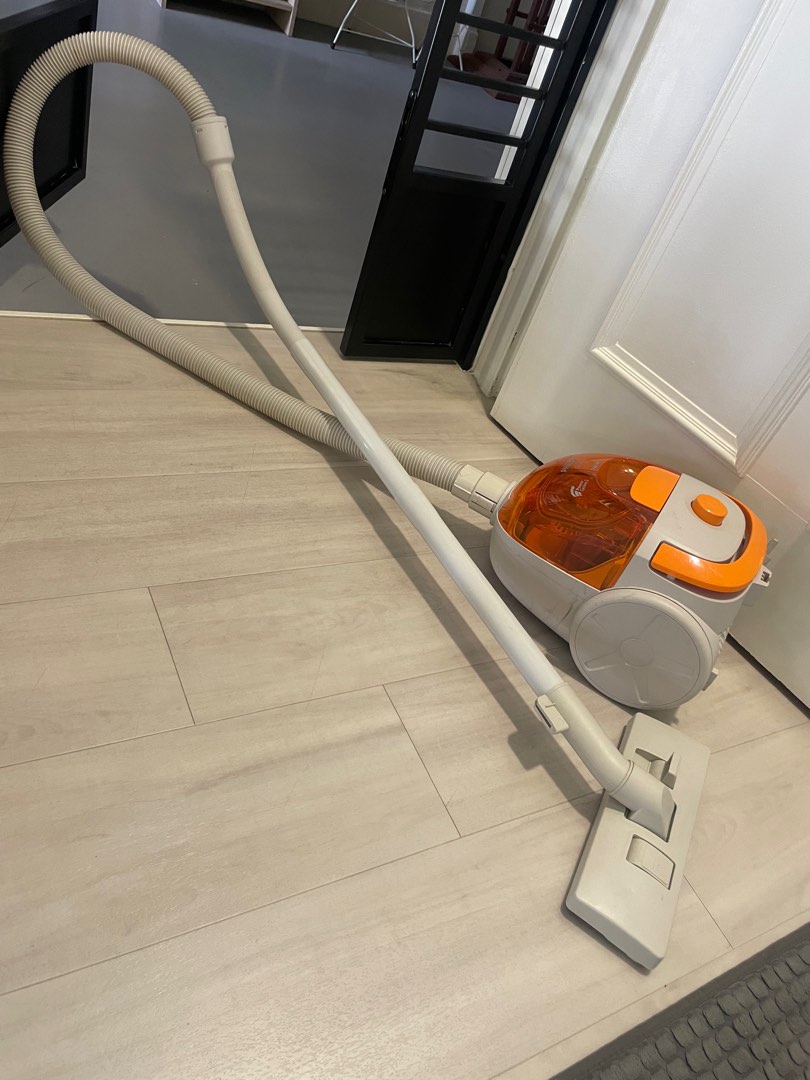 Philips Easygo vacuum cleaner, TV & Home Appliances, Vacuum Cleaner ...