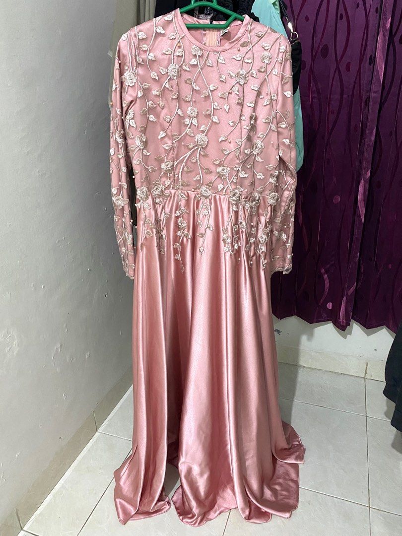 preloved prom dress, Barang Mewah, Pakaian di Carousell