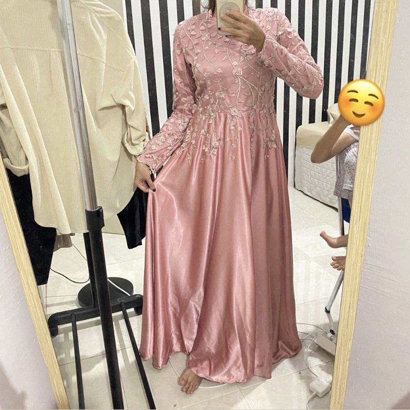 preloved prom dress, Barang Mewah, Pakaian di Carousell