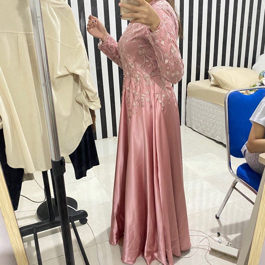 preloved prom dress, Barang Mewah, Pakaian di Carousell