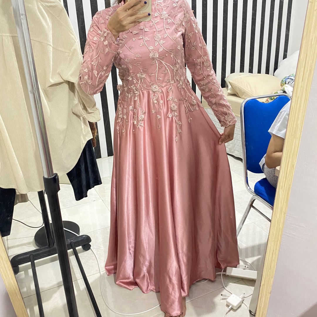 preloved prom dress, Barang Mewah, Pakaian di Carousell