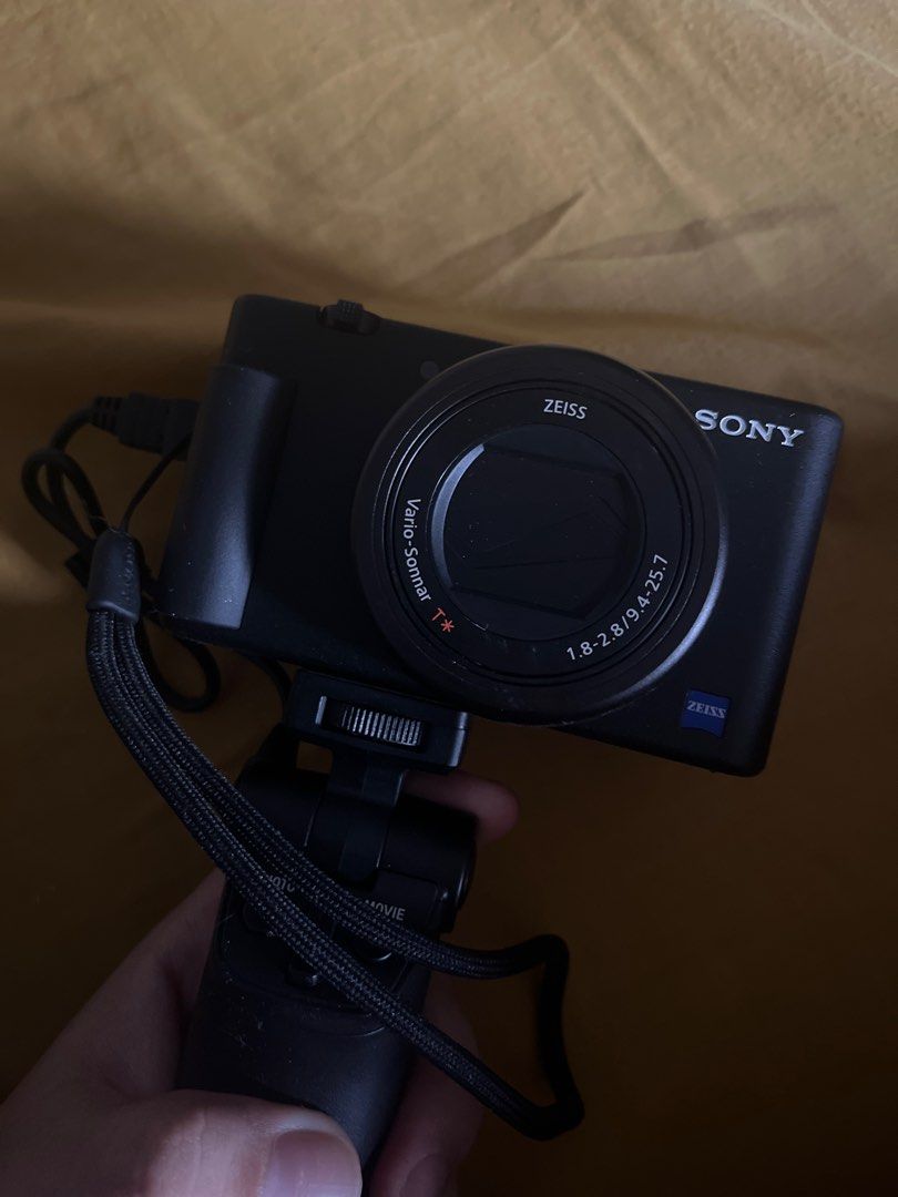Sony ZV1 vlogging camera with extra batteries, Photography, Cameras on ...