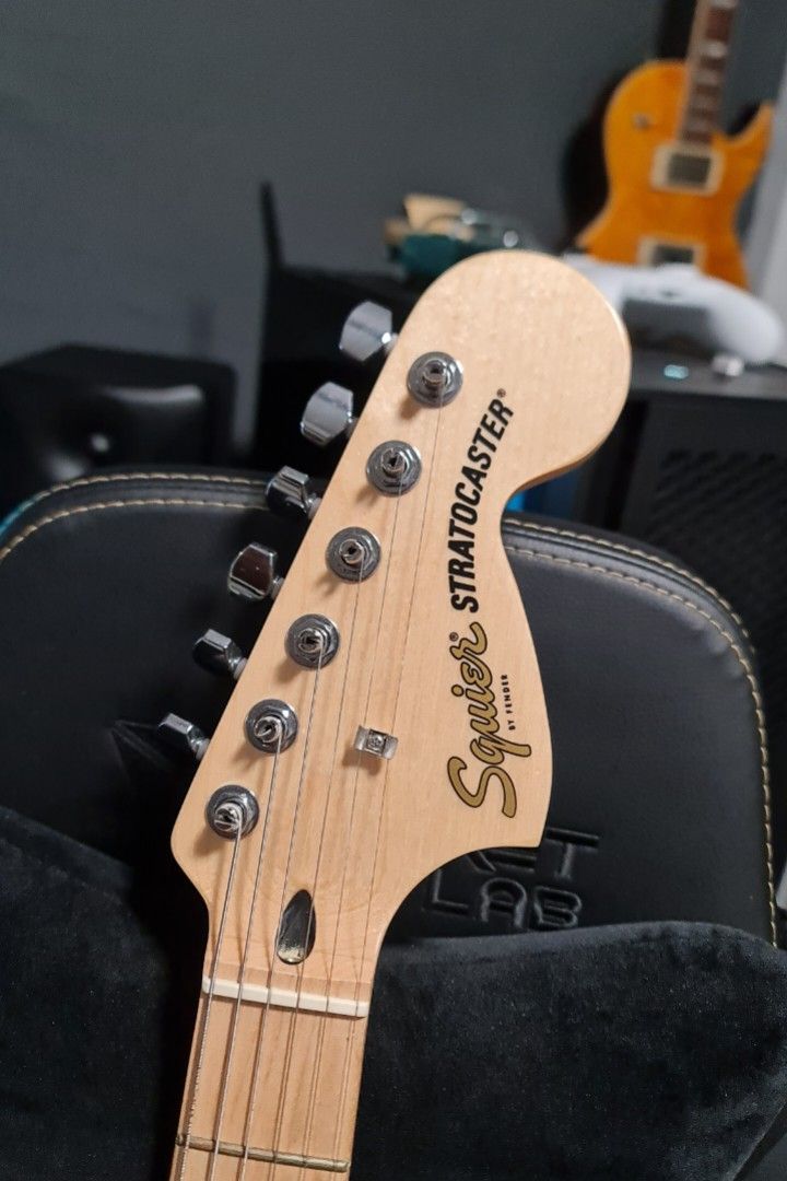 Squier Affinity HSS Strat, Hobbies & Toys, Music & Media, Musical ...