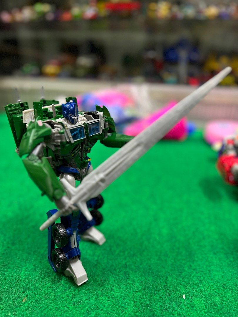 Transformers Prime Battlemaster Class: Beast Tracker Optimus Prime ...