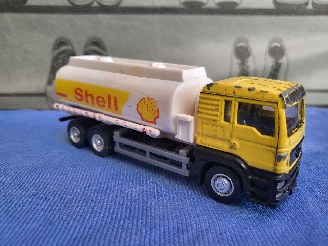 Truk tanki bensin Shell RMZ, Toys & Collectibles, Mainan di Carousell