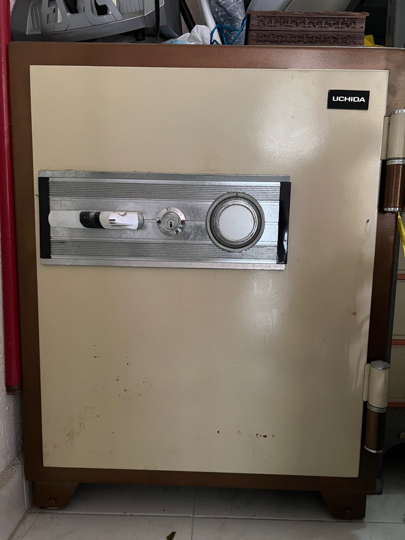 Uchida safe, Furniture & Home Living, Security & Locks, Safe on Carousell