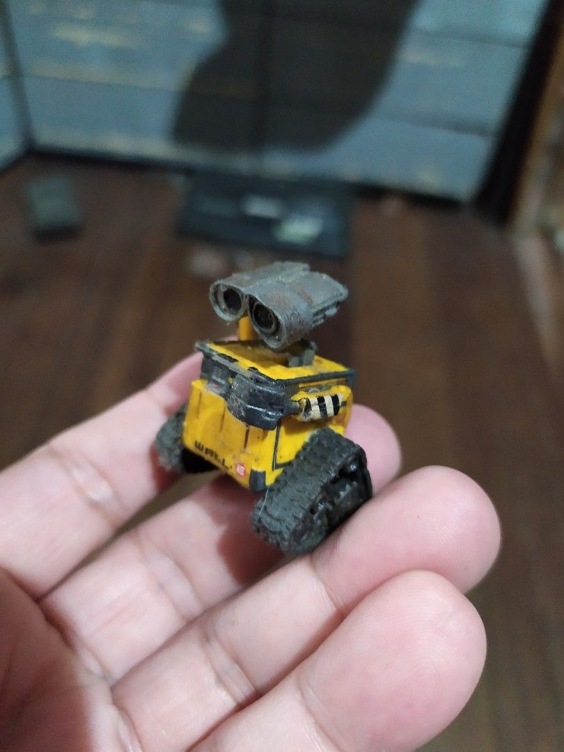 Wall e figure on Carousell