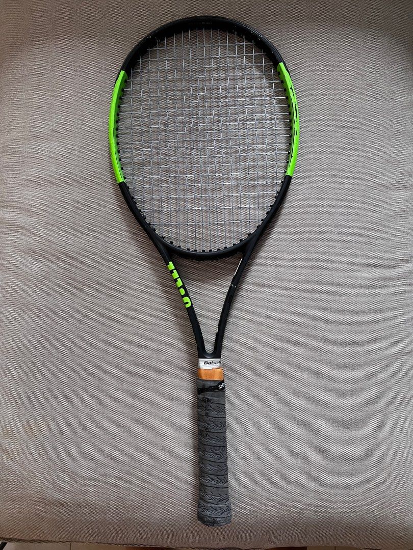 Wilson Blade 98 v6 CV, Sports Equipment, Sports & Games, Racket & Ball ...