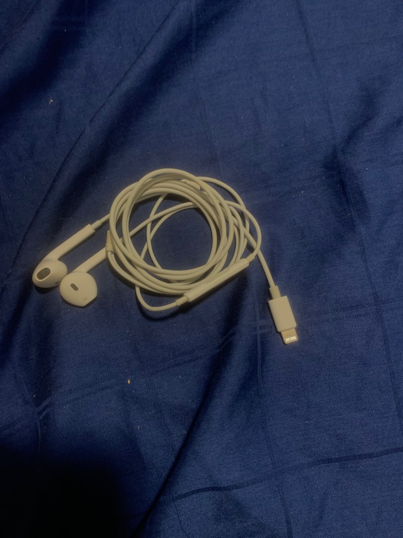 wired earpiece, Audio, Earphones on Carousell