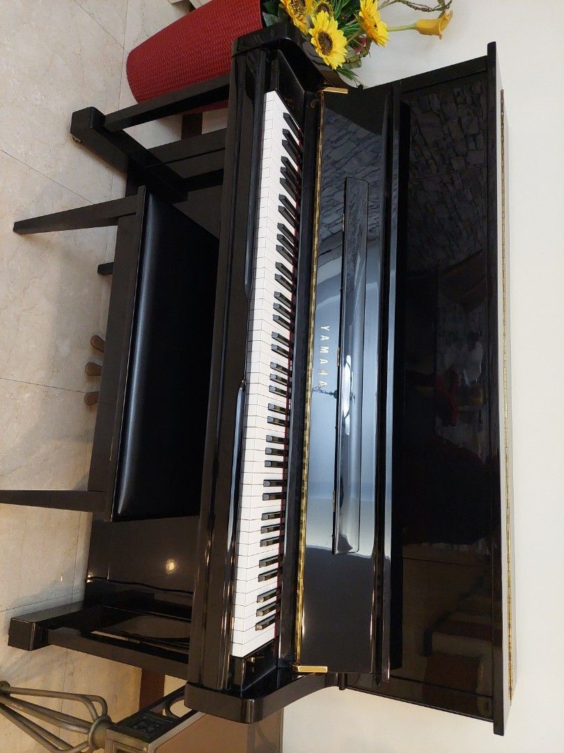 YAMAHA U1J POLISHED EBONY UPRIGHT PIANO WITH BENCH, Hobbies & Toys, Music & Media, Musical ...