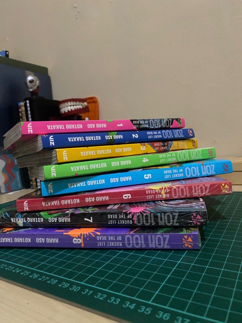Zom 100 Bucket List of The Dead Volume 1 - 8, Buku & Alat Tulis, Komik dan Manga di Carousell
