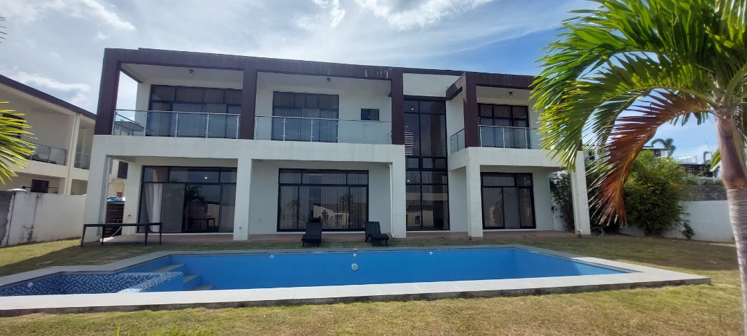 4BR Luxury Villa with Swimming Pool in Clark Freeport Zone Pampanga on ...