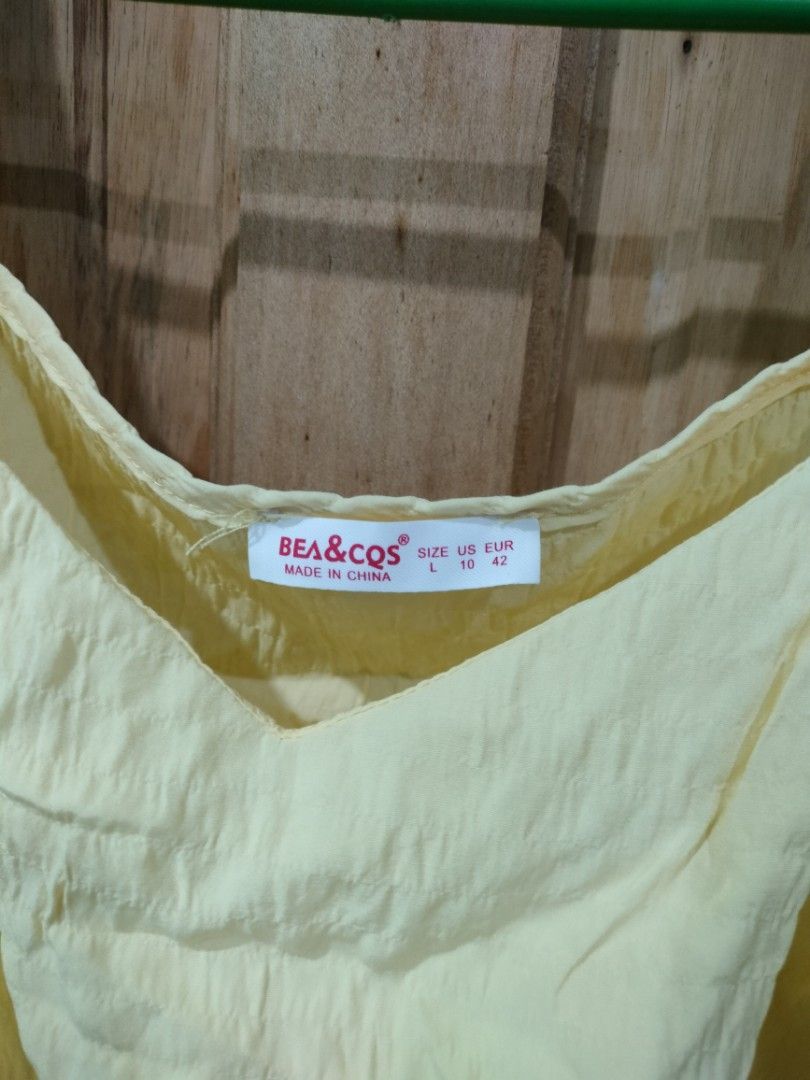 bea cqs crop tio, Women's Fashion, Tops, Others Tops on Carousell