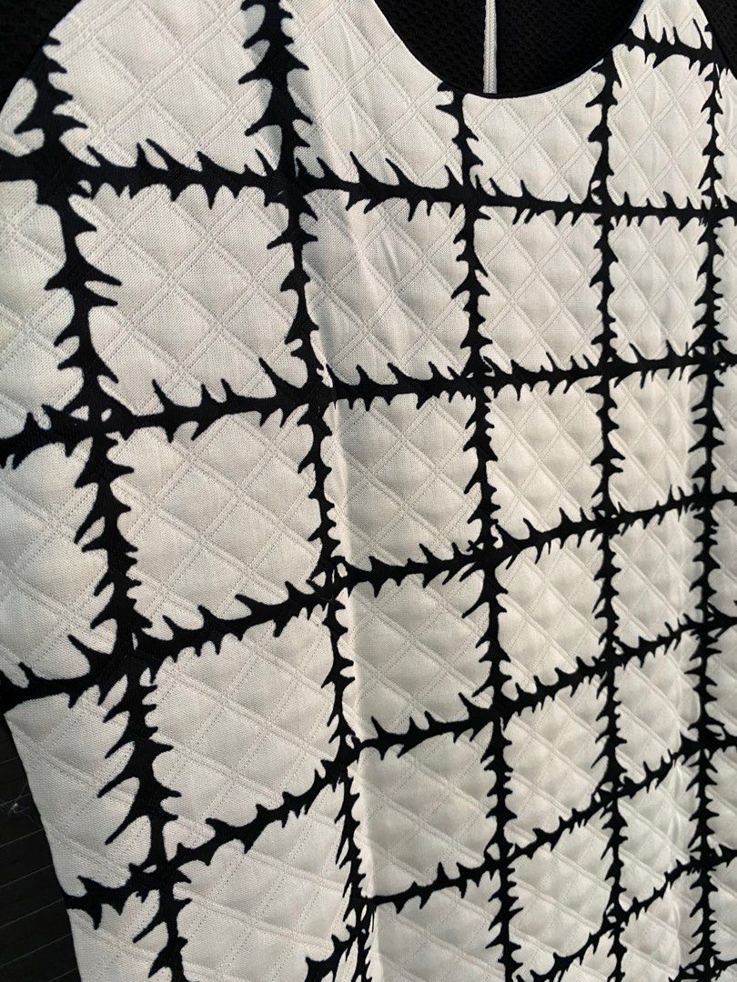 Black and white dreee on Carousell