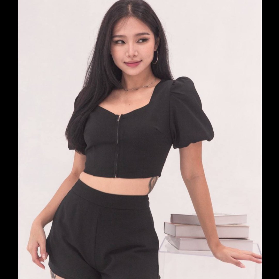 BNWT Mikayla Willow Puff Sleeve, Women's Fashion, Tops, Blouses on ...