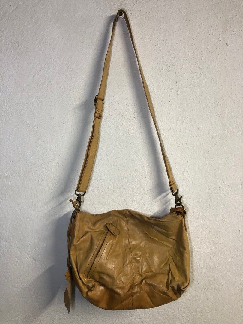 Dakota leather beg, Men's Fashion, Bags, Sling Bags on Carousell