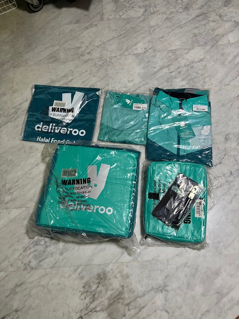 Deliveroo pro series rider kit (SG edition), Motorcycles, Motorcycle ...