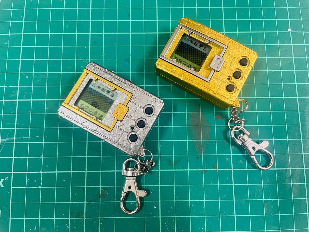 Digimon Digivice vPet Repaint Metallic Chrome, Hobbies & Toys, Toys ...
