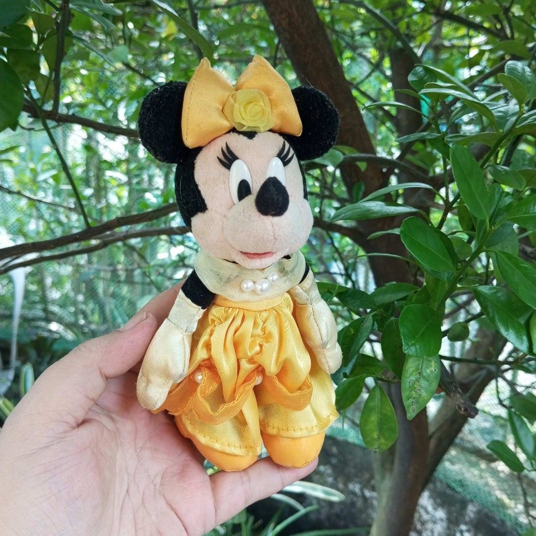 DISNEY Minnie Mouse in Yellow Plush Pin on Carousell