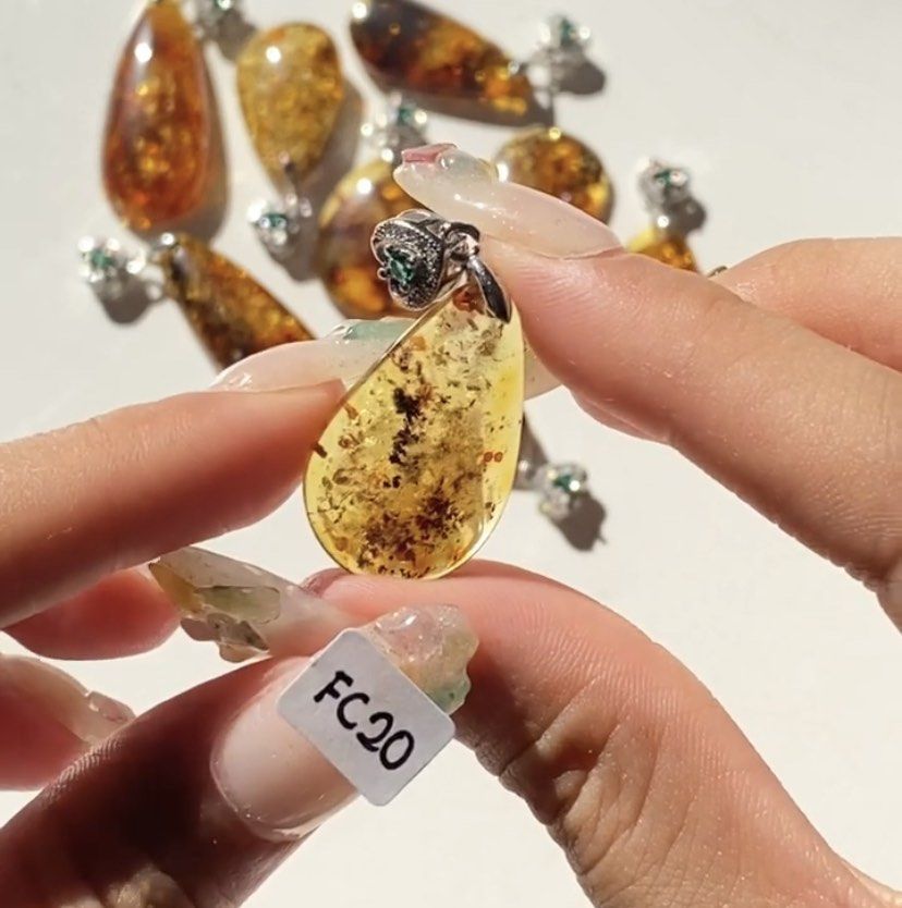 RARE FLOWER AMBER PENDANT, Hobbies & Toys, Memorabilia & Collectibles ...