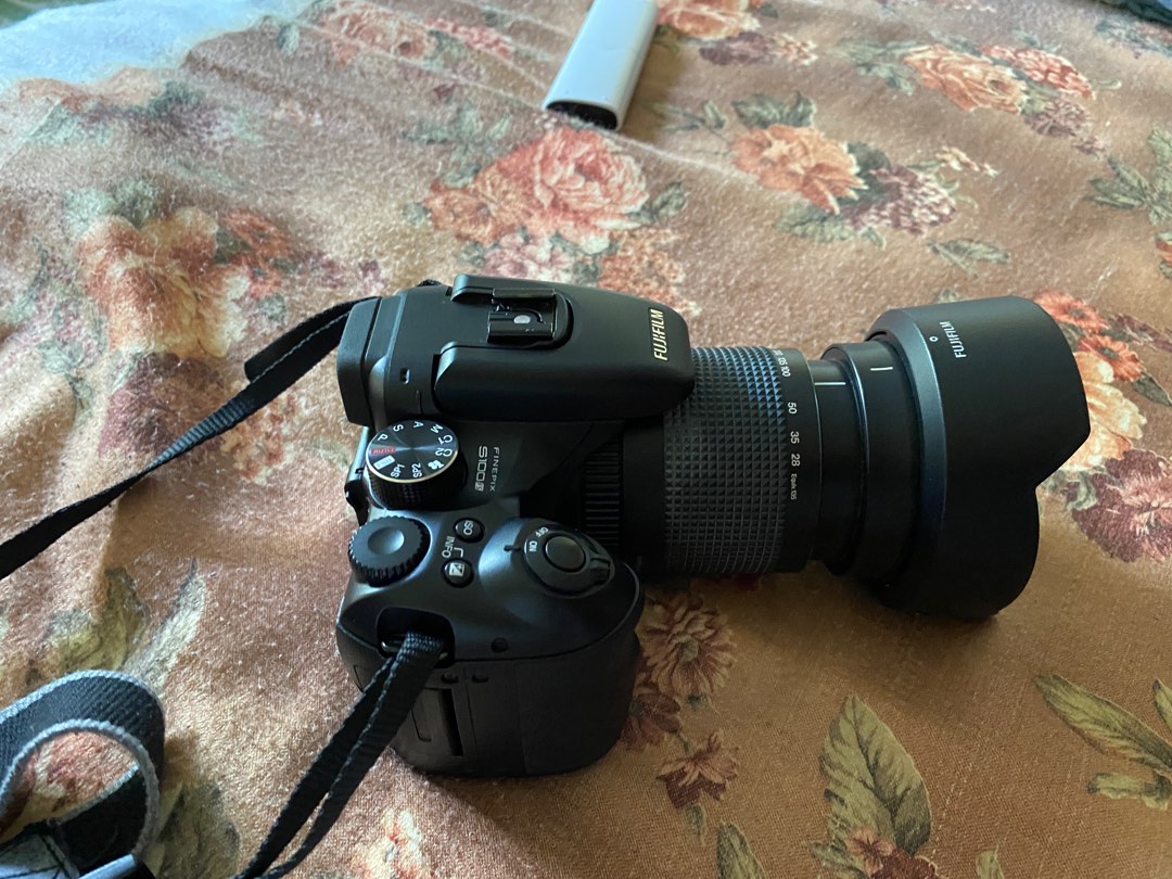 Fujifilm S100FS SLR camera, Photography, Cameras on Carousell