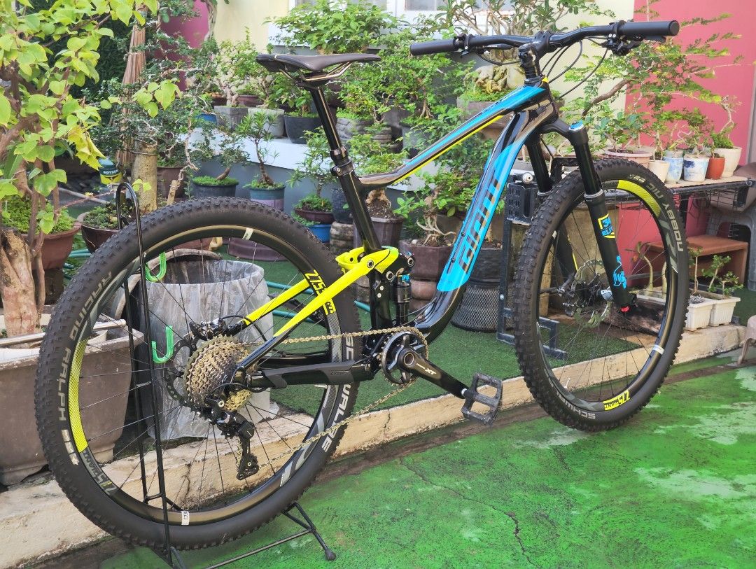Giant anthem advanced 1 CARBON 27.5 XC FULLSUS MTB, Sports Equipment ...