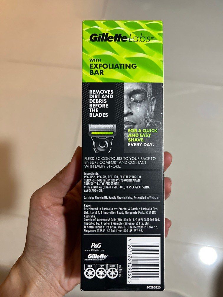 Gillette Shaver with exfoliating bar, Beauty & Personal Care, Men's ...