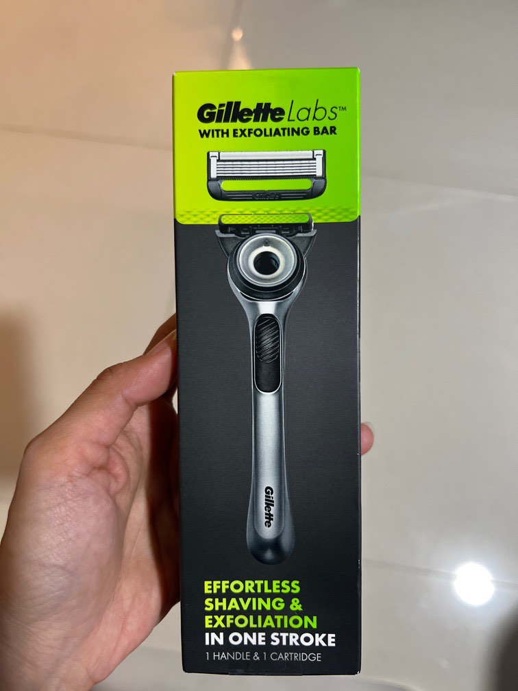 Gillette Shaver with exfoliating bar, Beauty & Personal Care, Men's ...