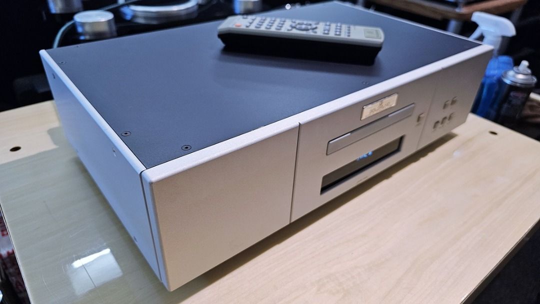 Goldmund Eidos 20 CD/SACD player, Audio, Other Audio Equipment on Carousell