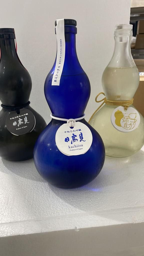 HIDAKAMI KACHIIRO NAKADORI DAIGINJO GOURD BLUE,BLACK and WHITE, Food ...