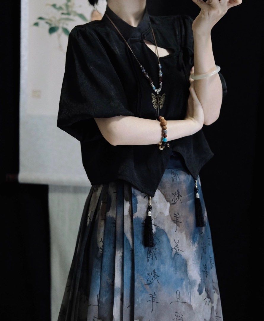 Ma Mian Qun, Women's Fashion, Bottoms, Skirts on Carousell